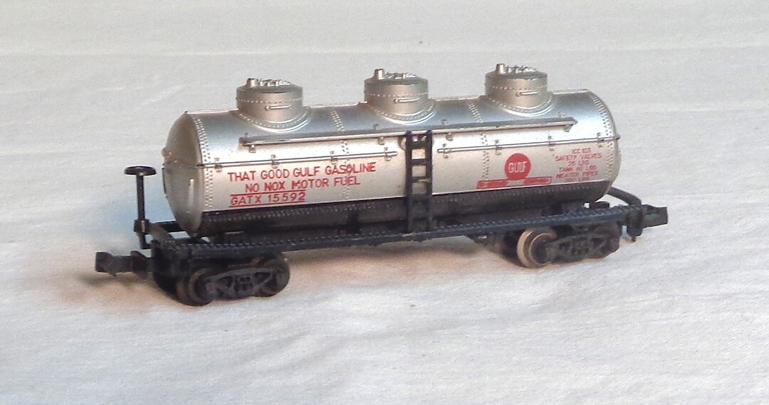 N Scale Life-like Freight Car - 3 Dome Tanker "good GULF Gasoline ...