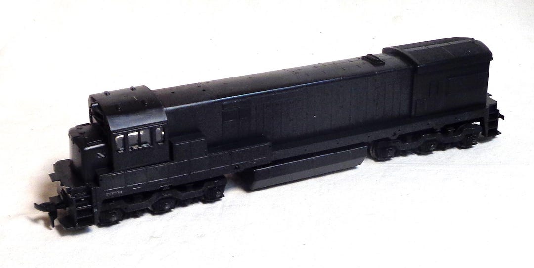 HO Athearn GE U30 Diesel Powered Engine - UNDECORATED - Runs Well ...