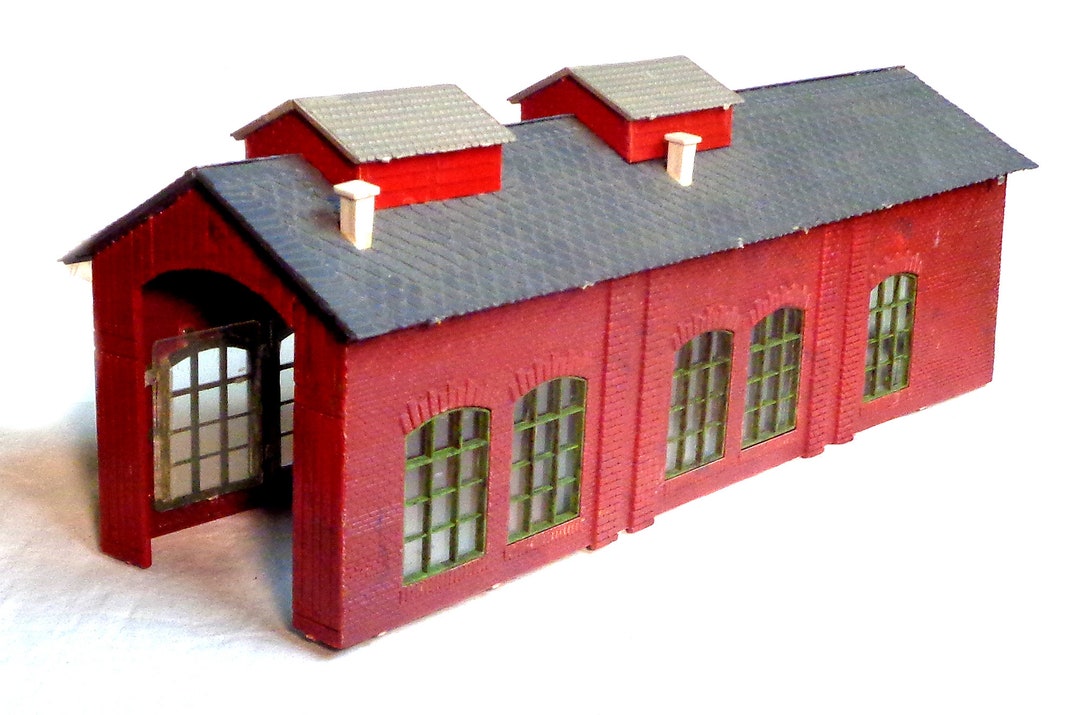 HO Scale Train Built up Building Kit - Single Stall Engine Locomotive ...