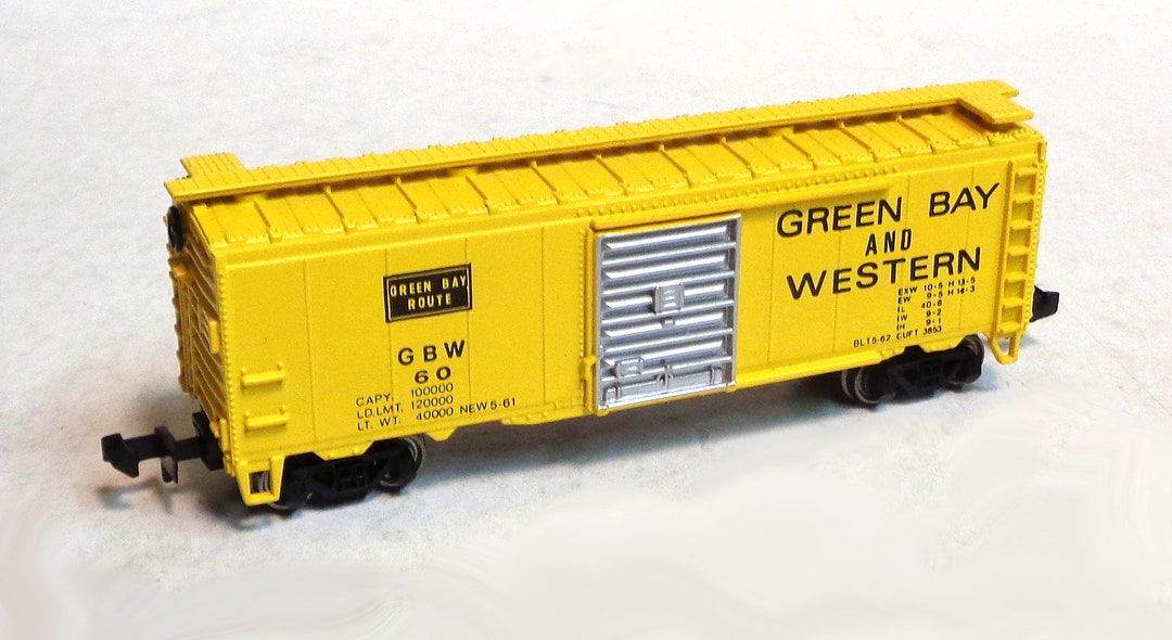 N Scale Pre-owned BACHMANN Freight Car: "greenbay & Western" Box Car ...