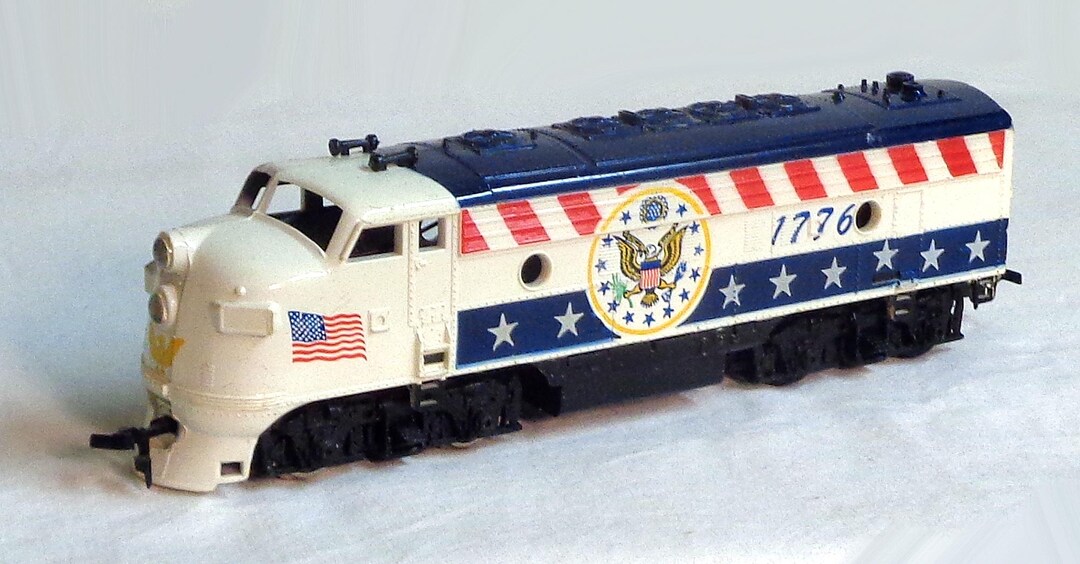 HO Lifelike - F-7 1776 Diesel Locomotive Engine - Runs Very Well ...