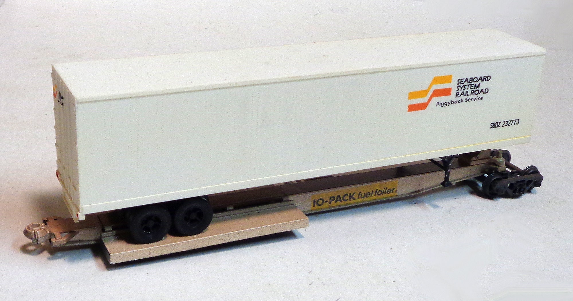 HO Scale ONE Truck Front Runner Spine Car With Trailer Load Seaboard ...