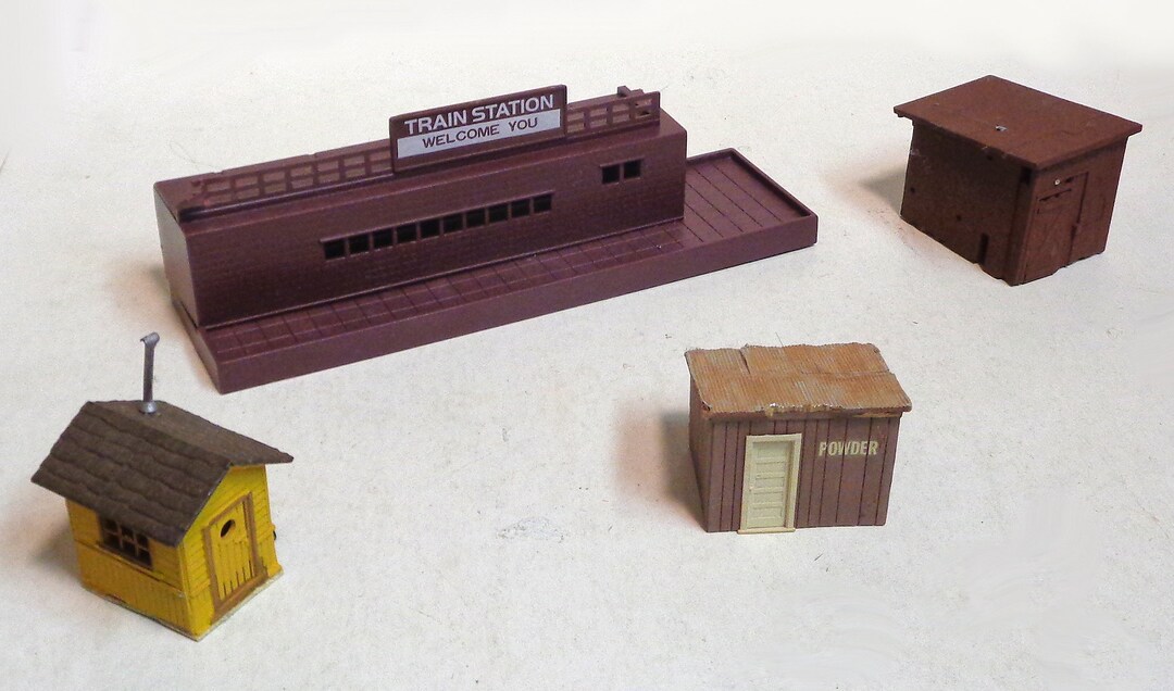 HO Scale Train Built up Building Lot - Group Lot of 4 Small Trackside ...
