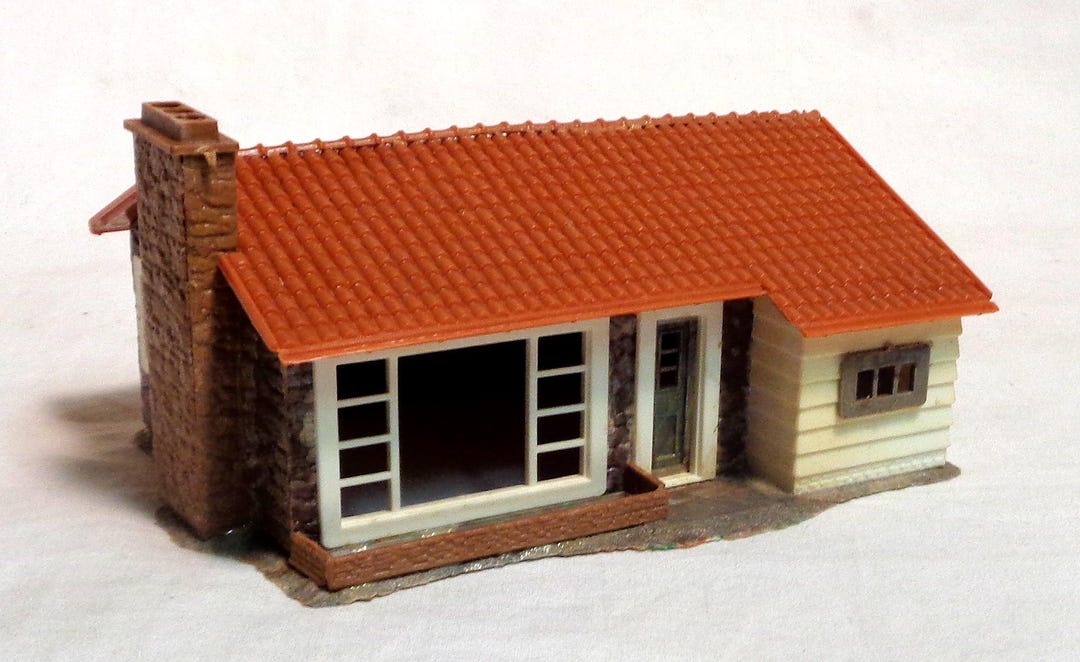 HO Scale Vintage Built up Small Ranch House With Brown Stone Chimney ...