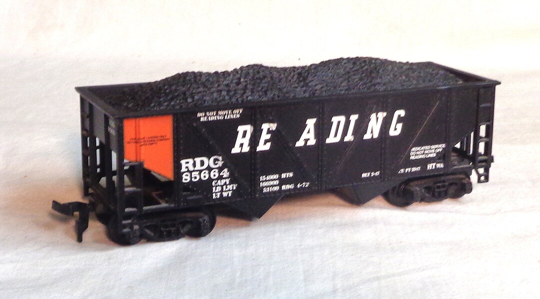 HO Scale Pre-owned - MANTUA "reading" Hopper With Coal Load Freight ...