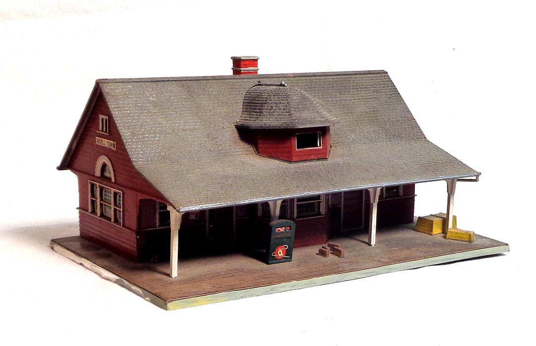 HO Scale Train Built up Building Kit - 1950s Revell Town Passenger ...