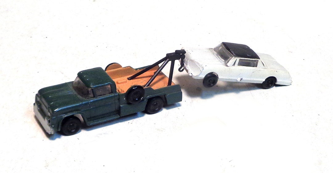 HO Scale Tow Truck With Wrecked Automobile - Etsy