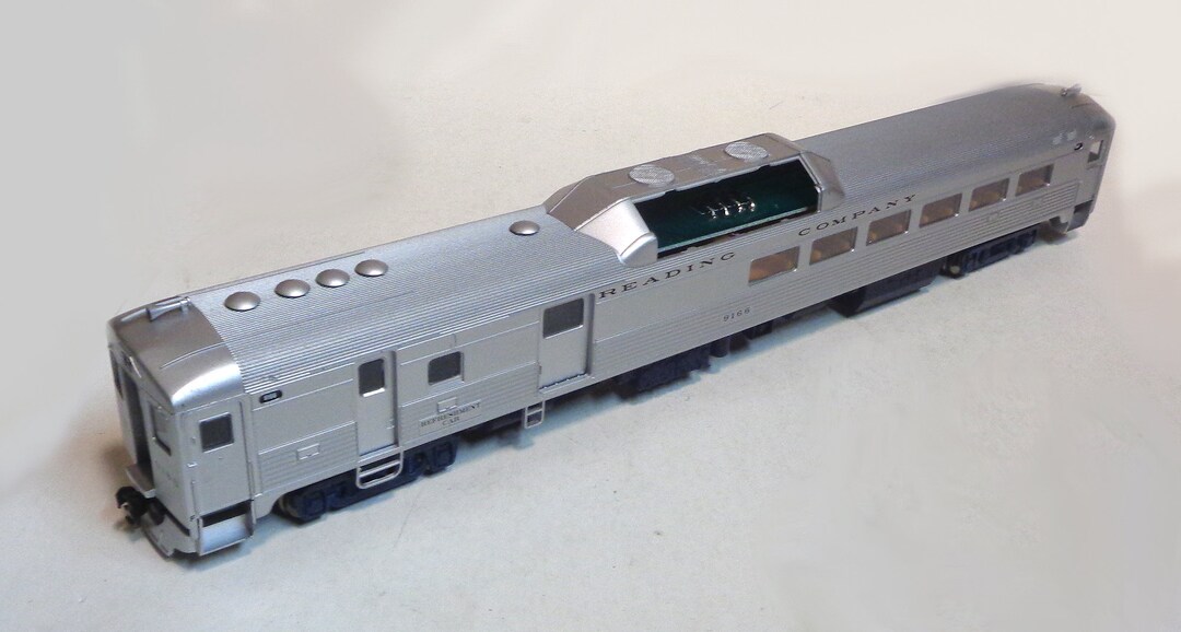 HO Scale Lifelike Proto Budd RDC Locomotive - "reading" - Ex Shape but ...