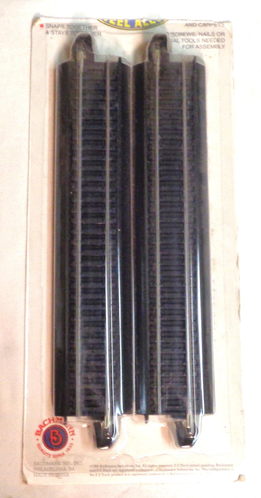 HO Scale Bachmann E-Z Track System - FOUR Sections of 9 Inch Straight ...