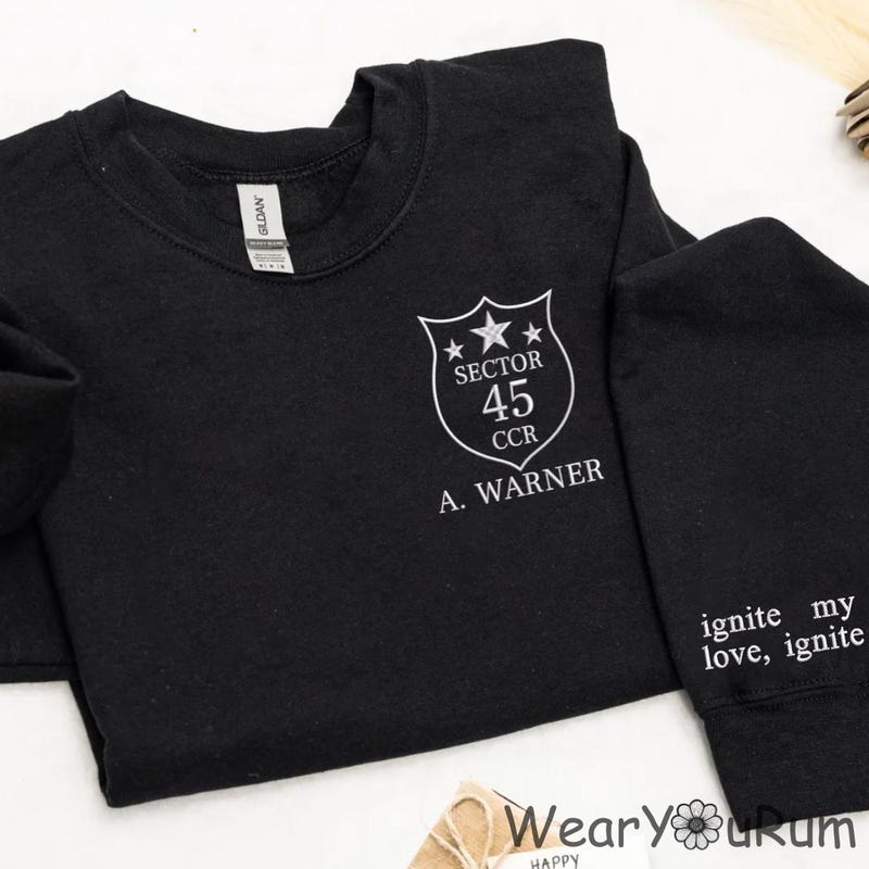 Shatter Me Book on Hoodies - Etsy Canada