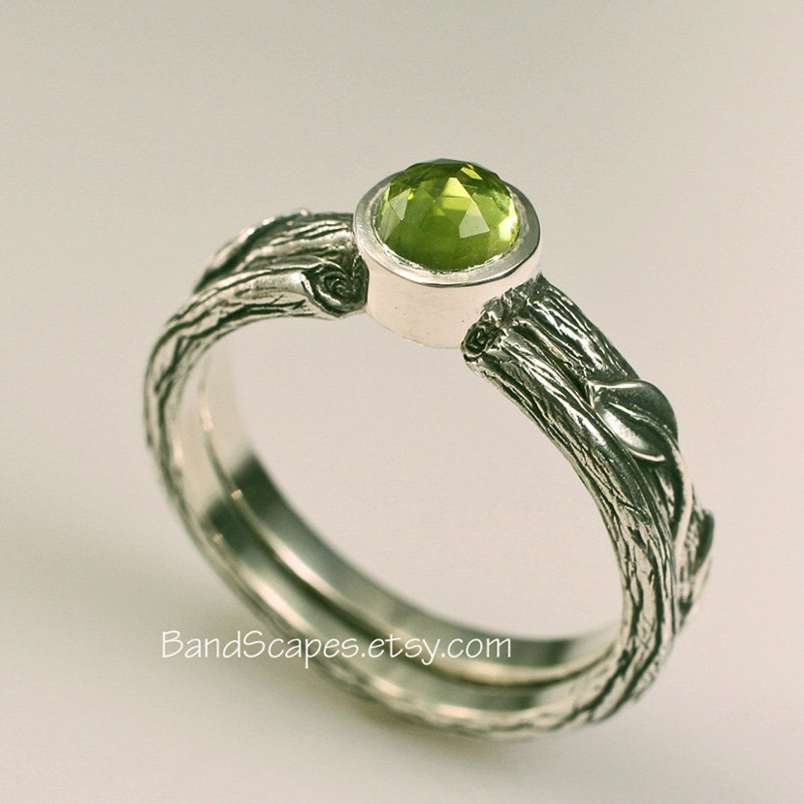 PETITE ROSE Wedding Ring Set. Peridot Rose Cut Natural Stone - Etsy