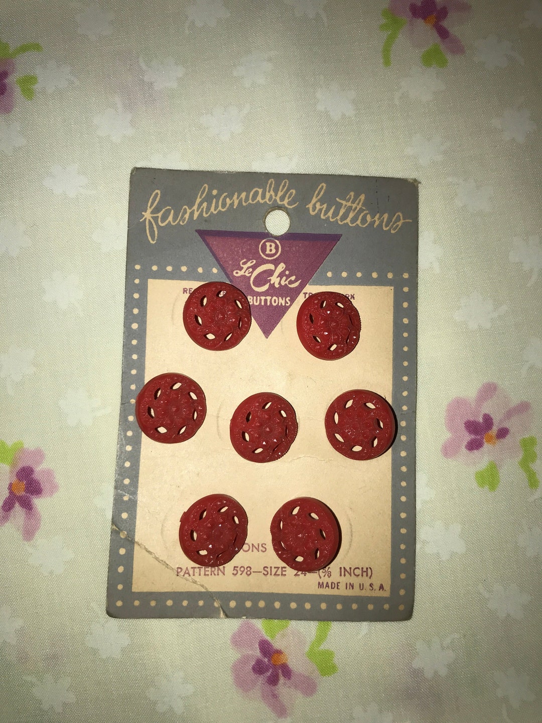 Great Set of 7 Vintage 1940s Red Flower Buttons Raised Open Work Le ...
