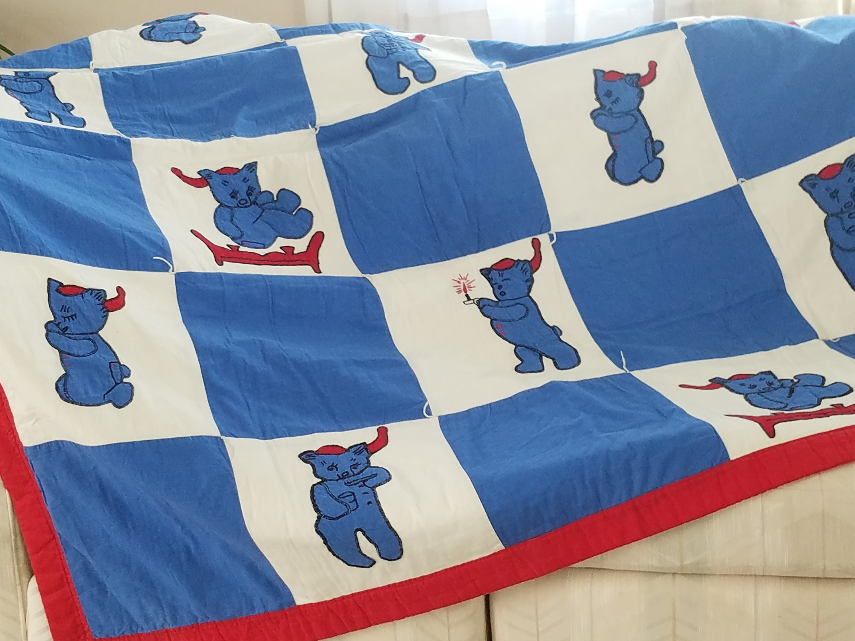 VINTAGE CRIB QUILT With Appliqued Bears in Red White Blue. - Etsy