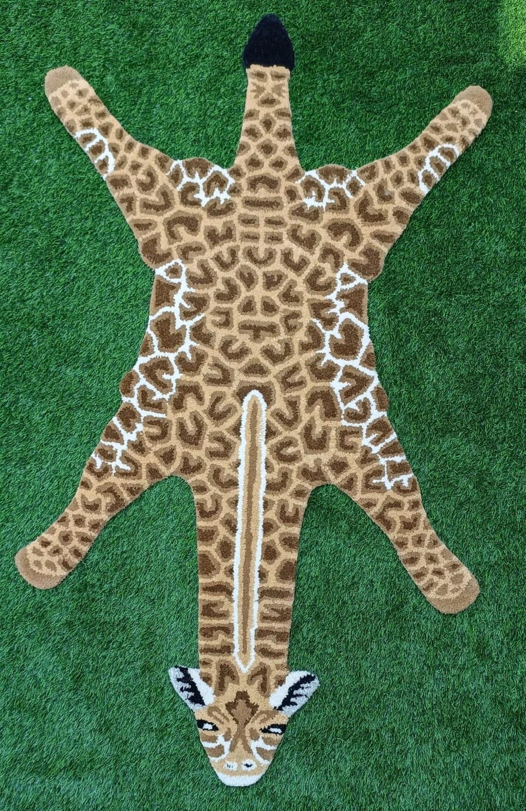 Hand Tufted Giraffe Shaped Rug – Unique Animal Carpet for Living Room ...