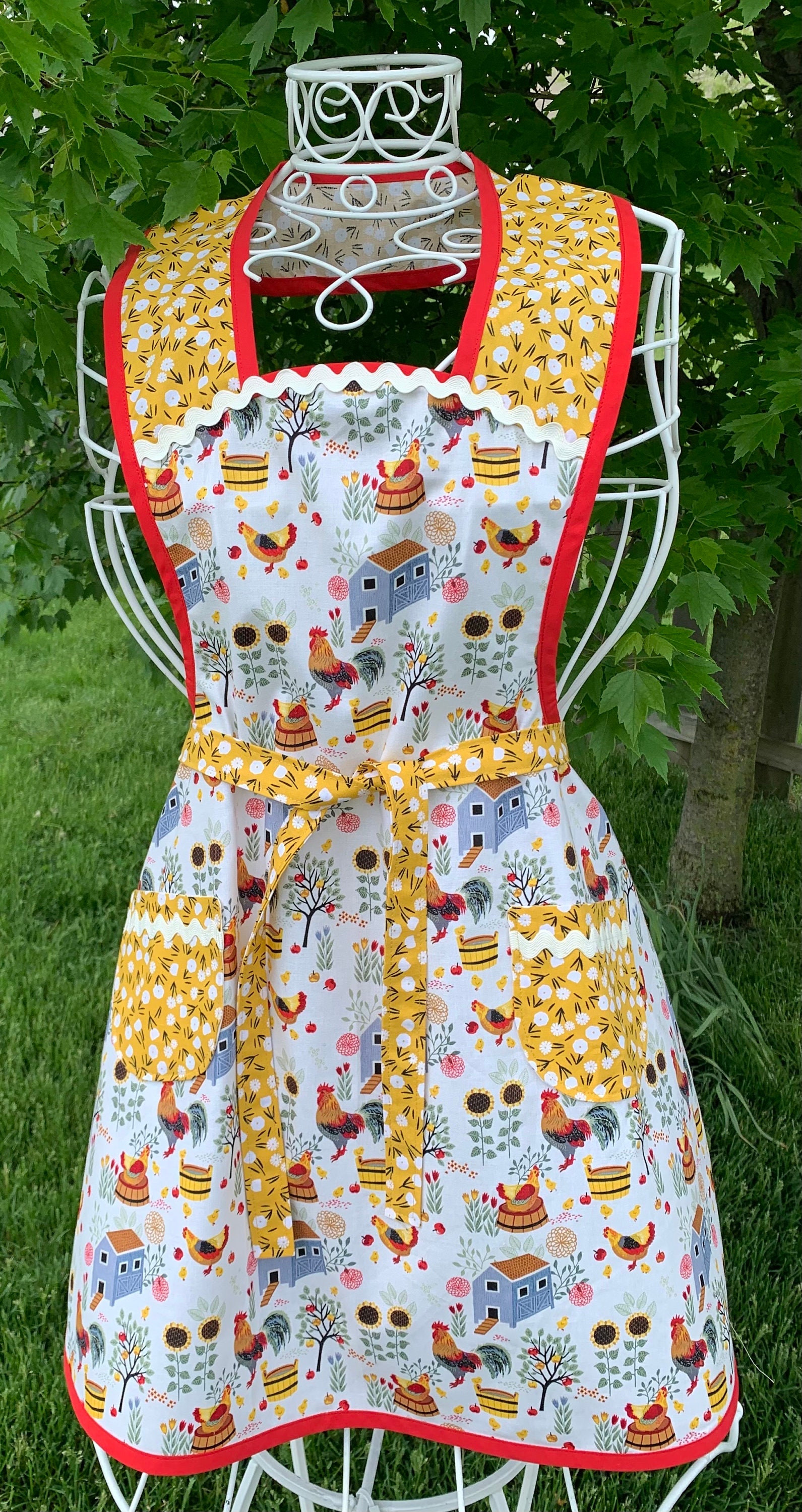 Farmhouse Country Retro Chicken Full Kitchen Apron for Women & Teens ...