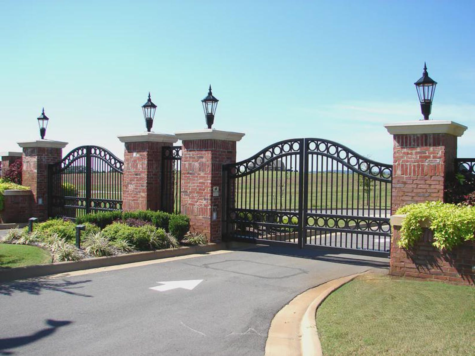 Driveway Metal Gate / Swing Gate - Simple Double Rings Design - MG0015 ...