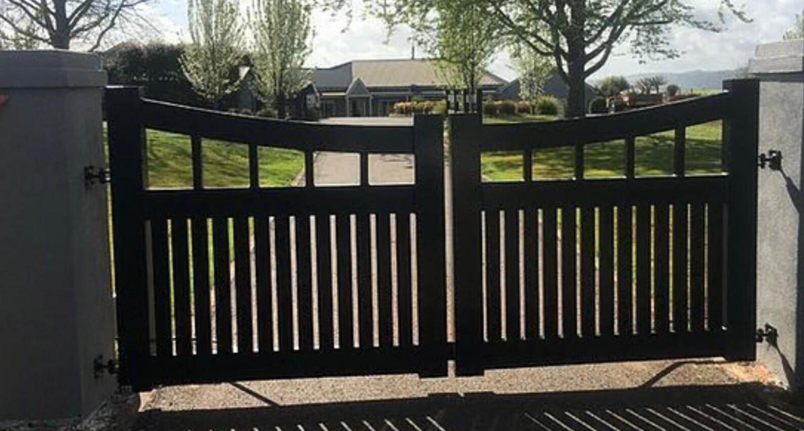 Driveway Metal Gate / Swing Gate - Aquabar Design - MG0004 - Etsy