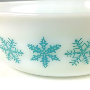 Vintage Pyrex Snowflake Casserole Dish With Lid, Turquoise Pyrex ...