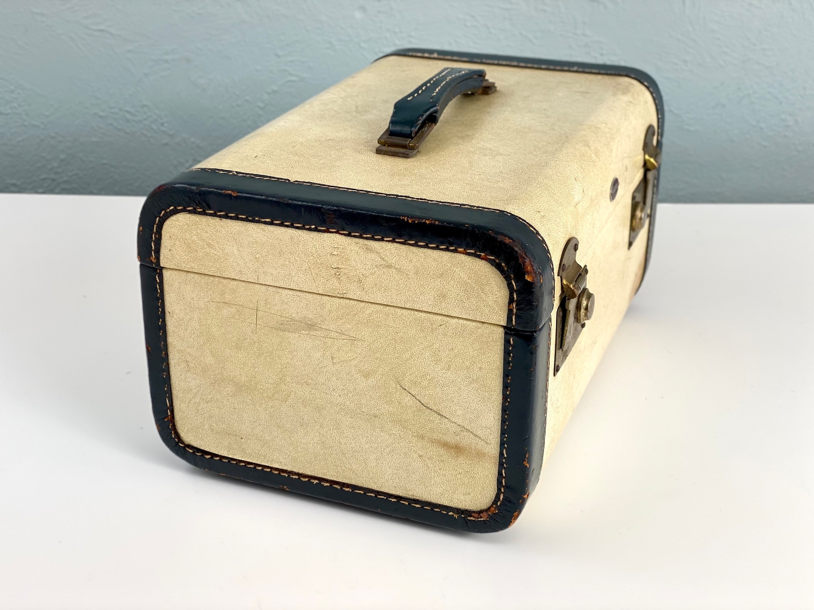 Vintage Two Tone Train Case With Leather Trim and Handle, by Towne ...