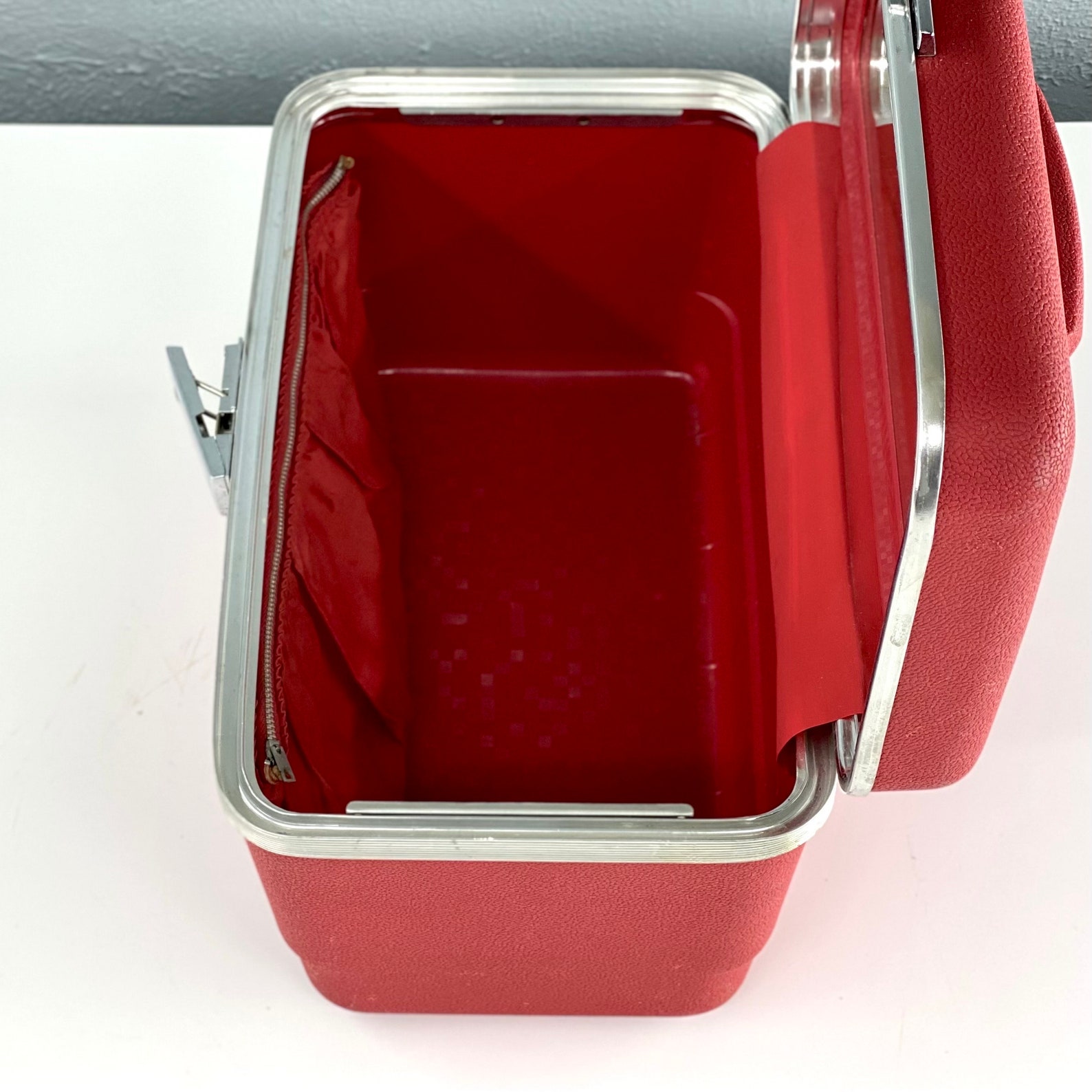 Vintage Forecast Red Train Case With Mirror, Very Good Condition (see ...