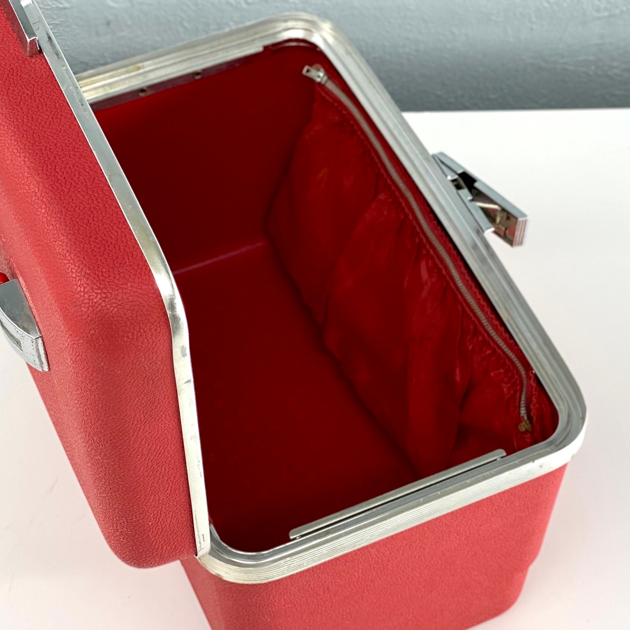 Vintage Forecast Red Train Case With Mirror, Very Good Condition (see ...