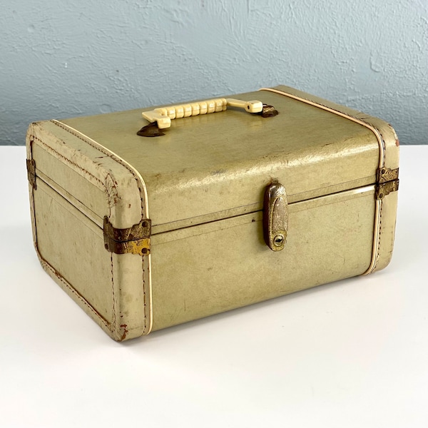 Vintage Train Case - Etsy