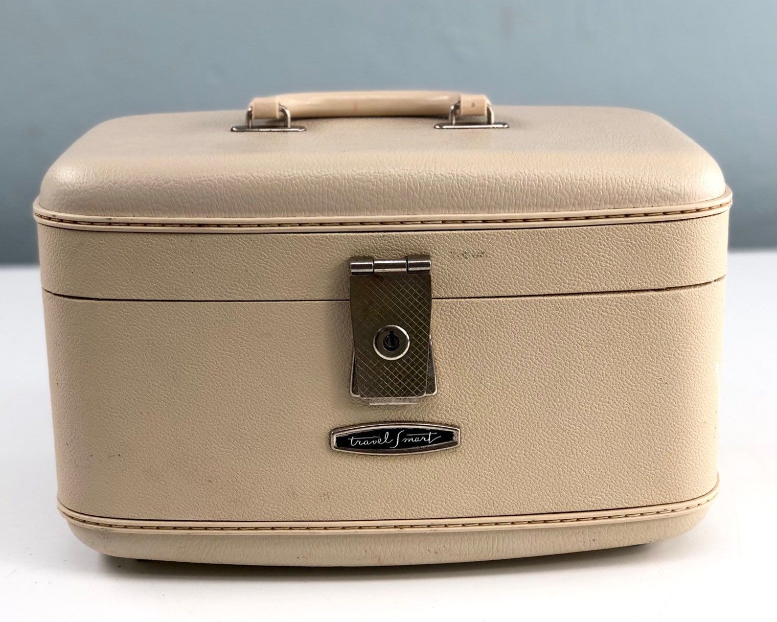 Vintage White Train Case by Travel Smart Vintage Luggage | Etsy