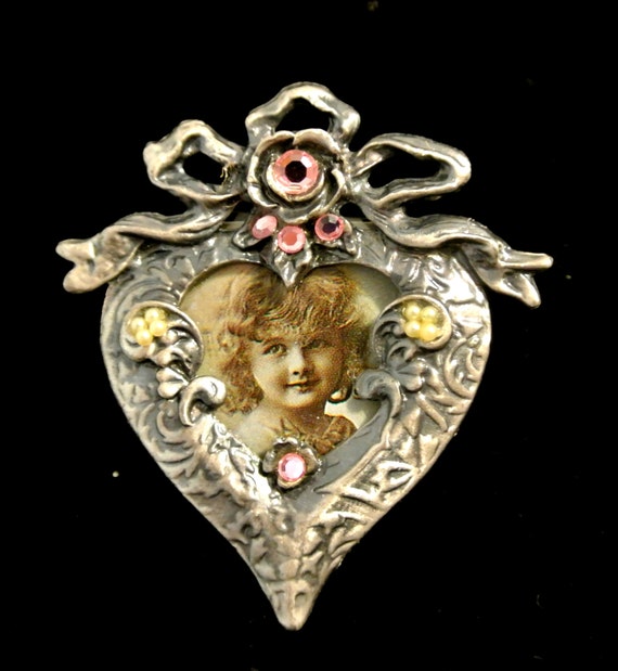 Vintage Hidden Heart Picture Holder Brooch Pin - Gem