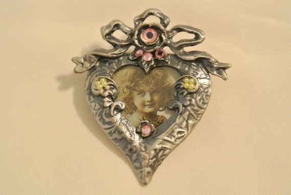Vintage Hidden Heart Picture Holder Brooch Pin - Gem