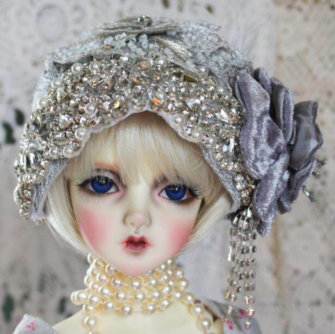 Sparkling Silver starlet Felt Flapper Style Cloche Hat With Rhinestones ...