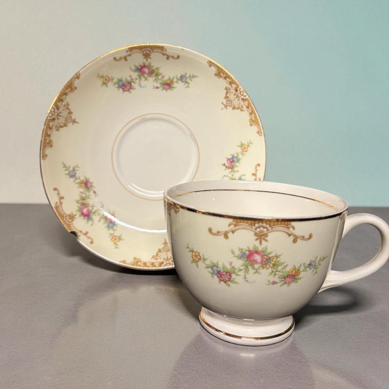 Vintage Teacup & Saucer Settings. Duos and Trios Matching Teacups and ...