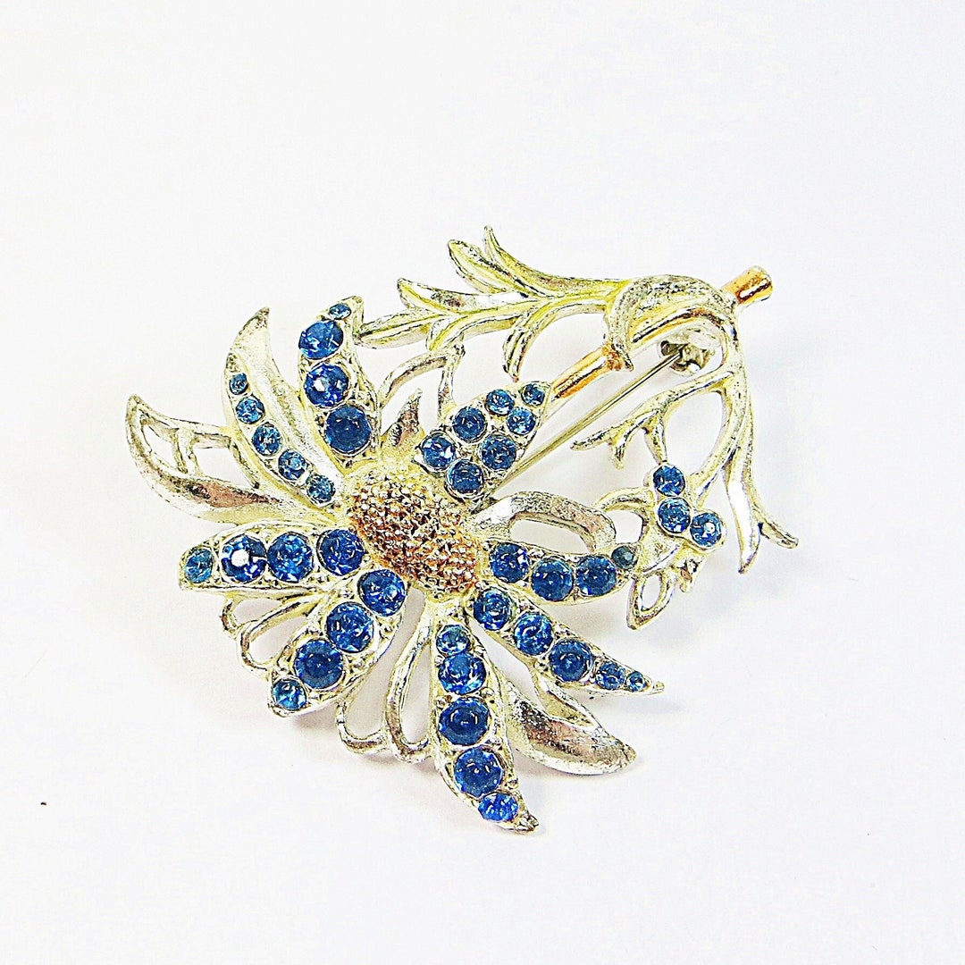 1960s Flower Daisy Brooch With Capri Blue Swarovski Crystal Rhinestones ...