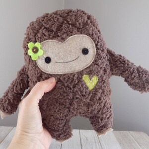 Big Foot Stuffed Animal Sasquatch, Girl Big Foot Stuffed Toy With Green ...