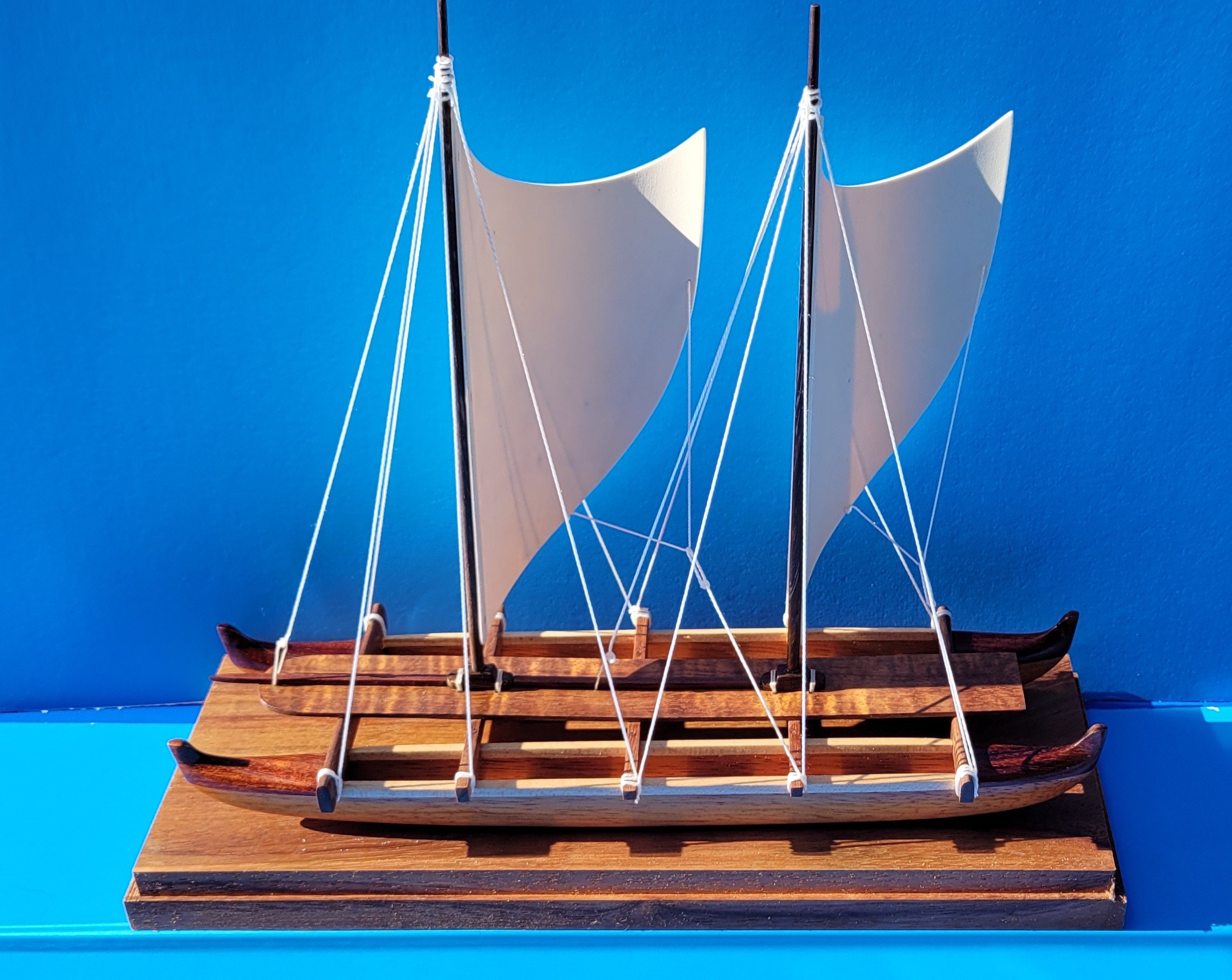 HAWAIIAN VOYAGING CANOE now in a 5 sided showcase — HAWAIIAN CANOES
