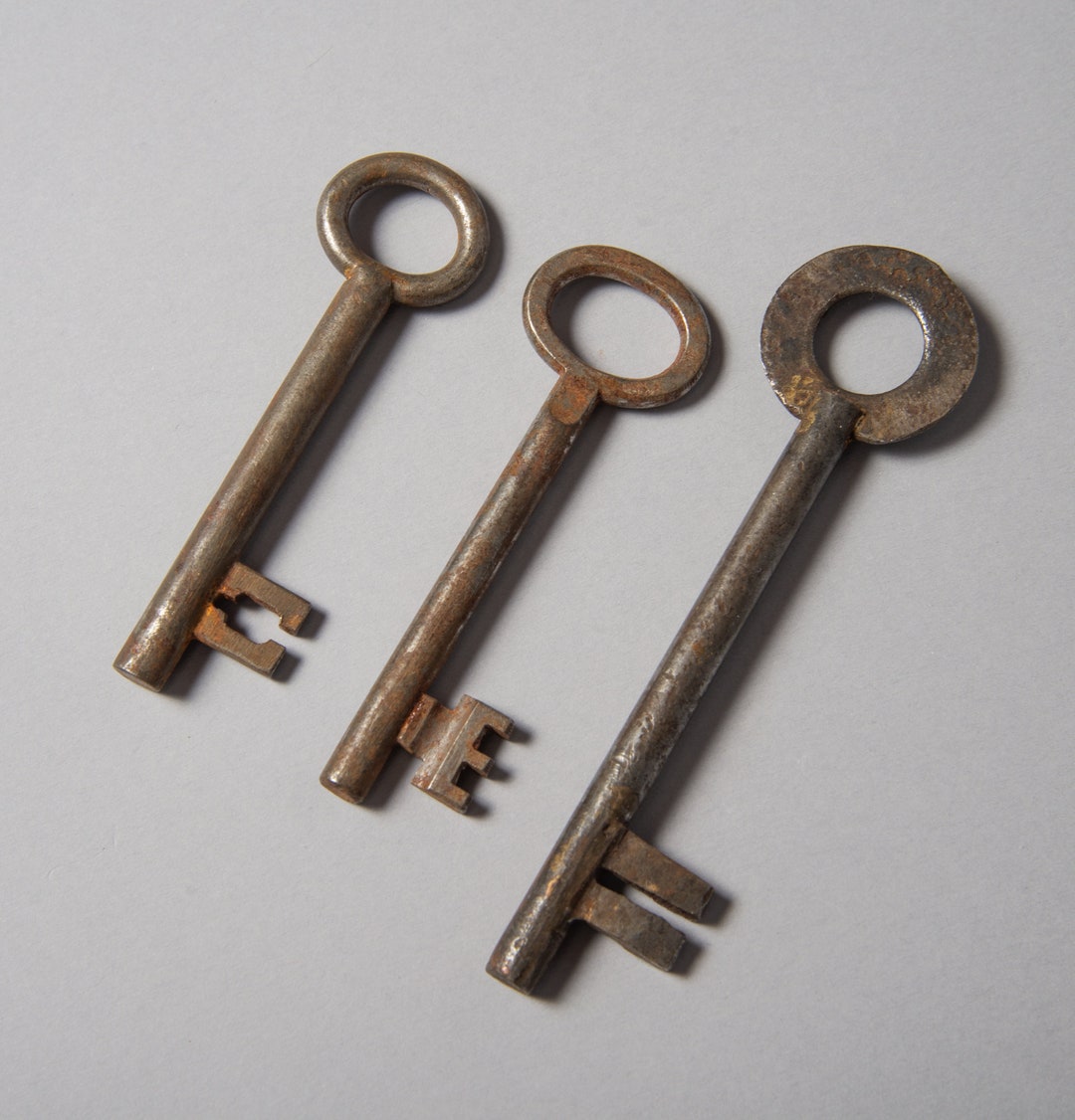 Vintage, Antique, 3 Metal Skeleton Keys. Old Rustic Patina. - Etsy