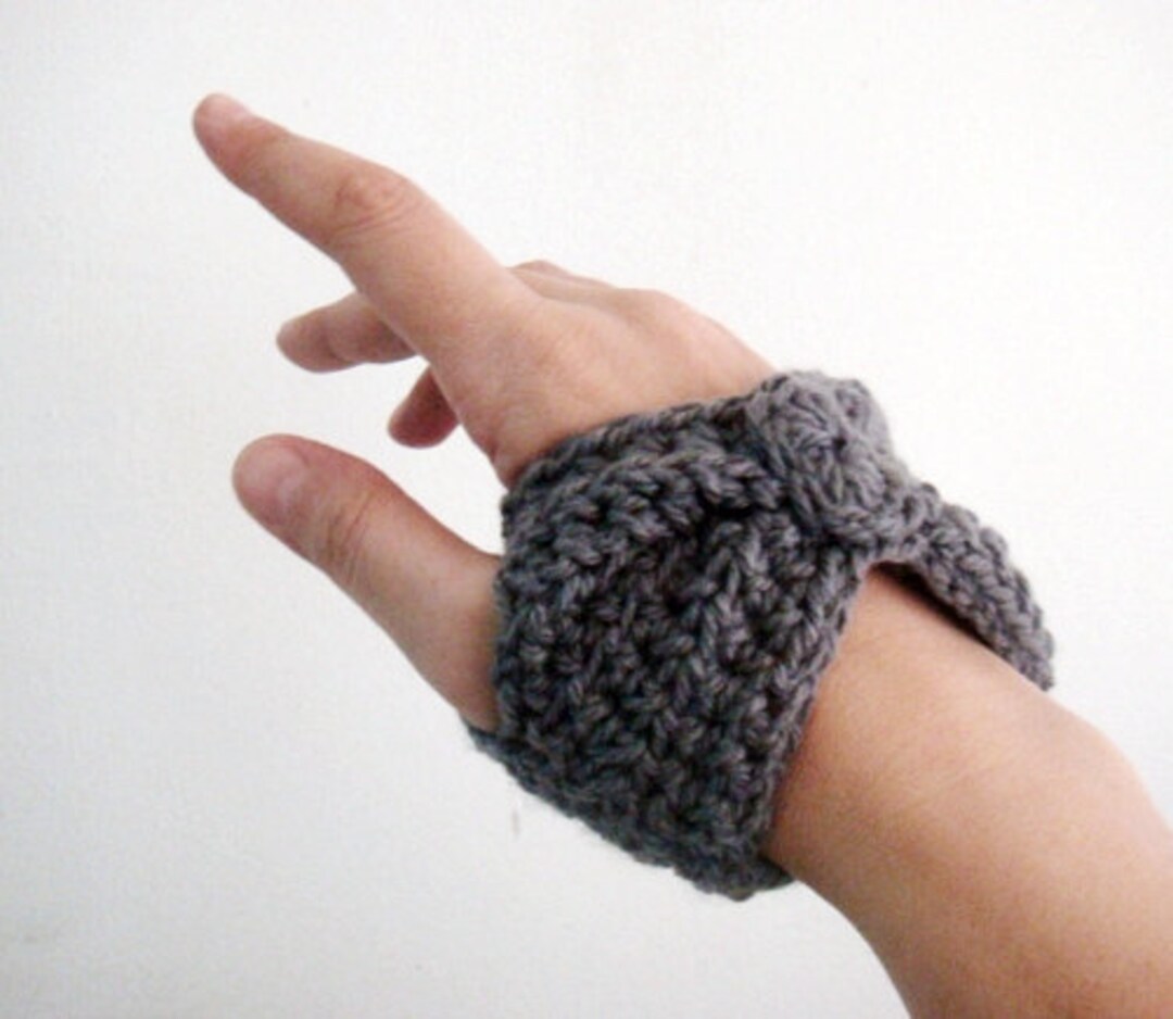 Crochet PATTERN Short Fingerless Gloves Wrist Warmers 11 - Etsy