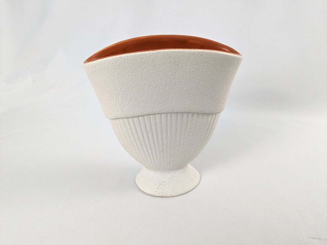 Red Wing White Textured Vase Mid Century Fan Style Flower Holder USA ...