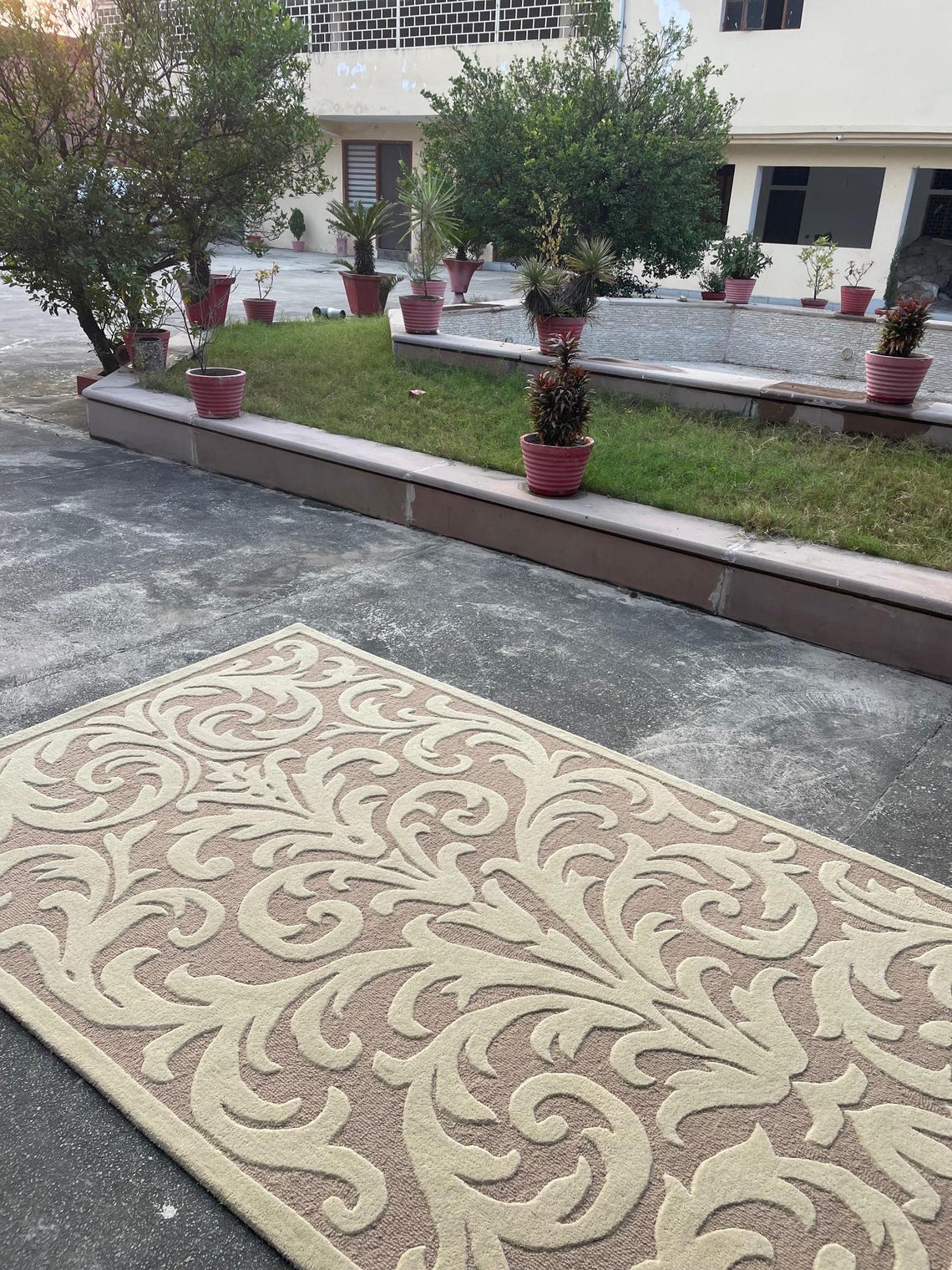 Luxury Loop & Cut Pile Rug With Textured Damask Motif - Etsy
