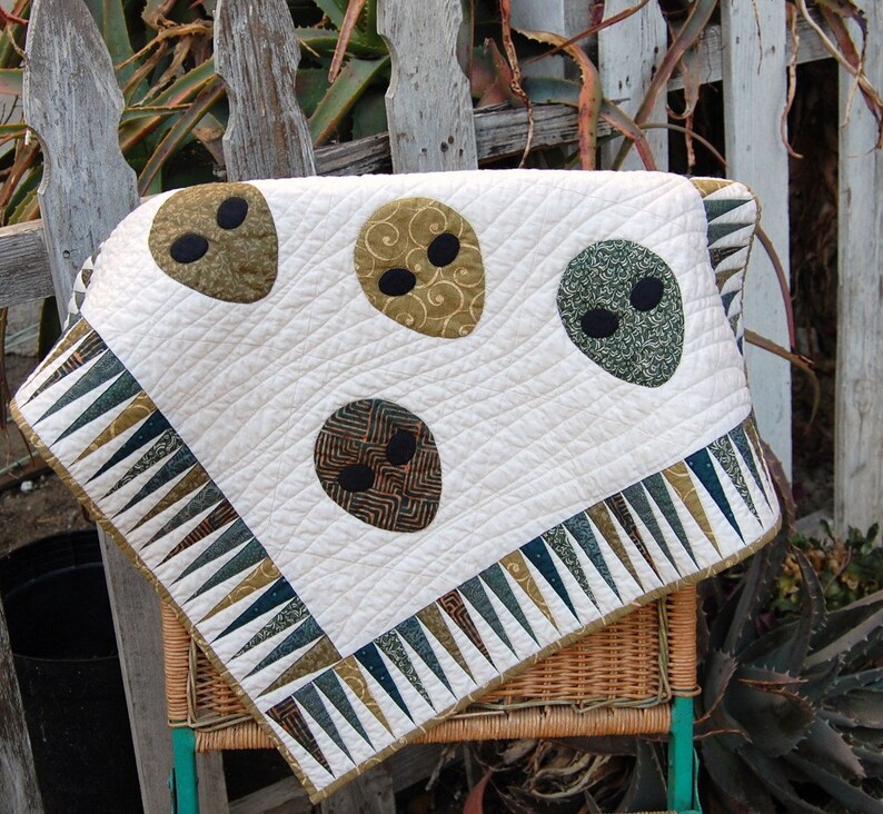 Alien Miniature Quilt or Wallhanging - Etsy