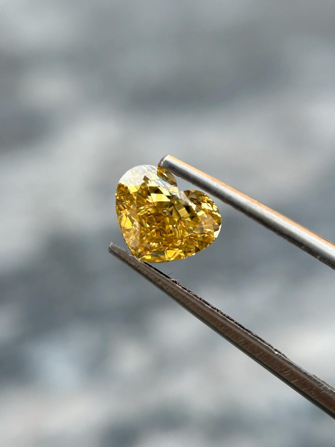 Cvd Vivid Yellow Lab Grown Heart Cut Flawless Yellow Fine Quality 1 Crt ...