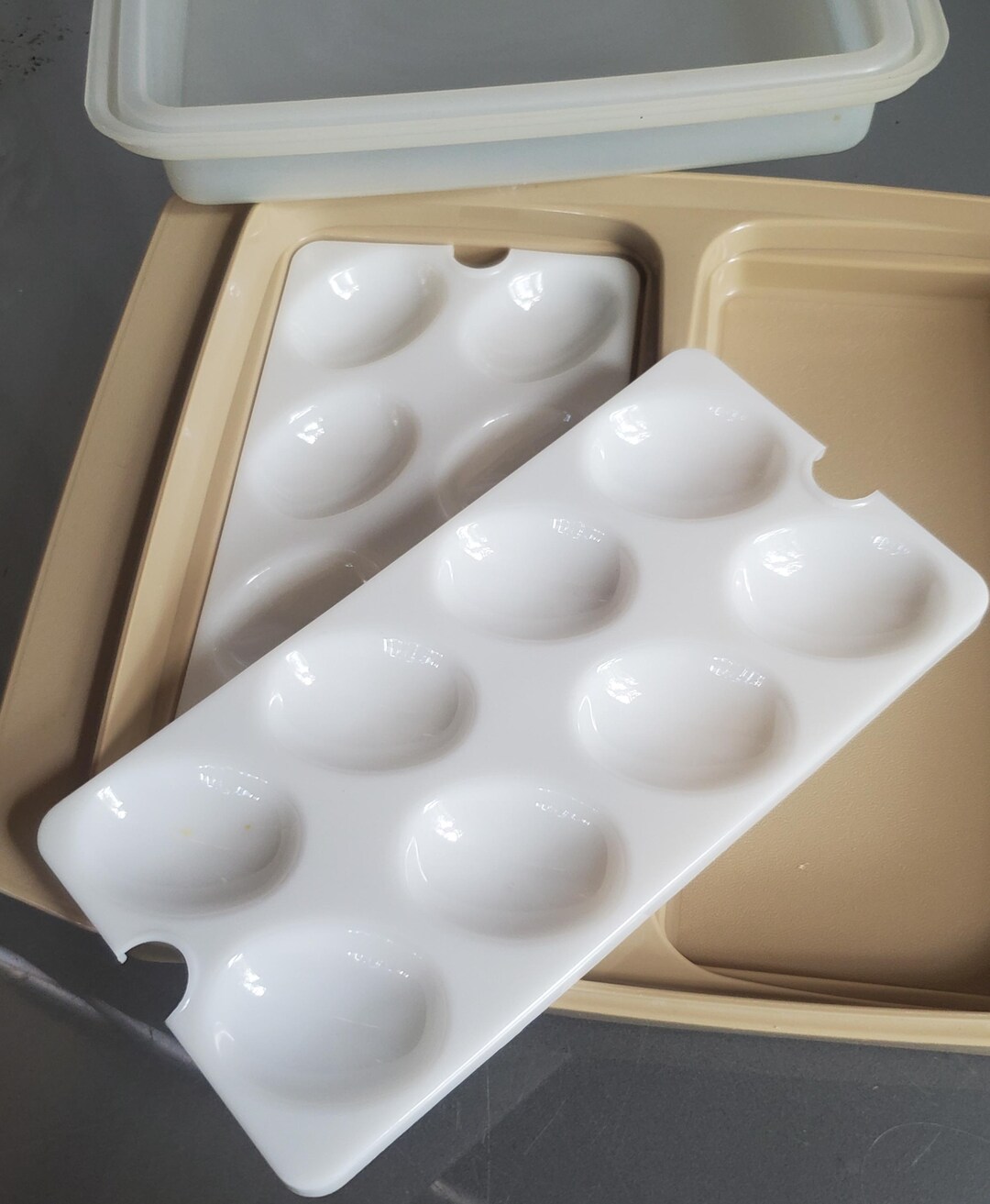 Tupperware Deviled Egg Container, Holds 16 Eggs, Vintage Kitchen ...