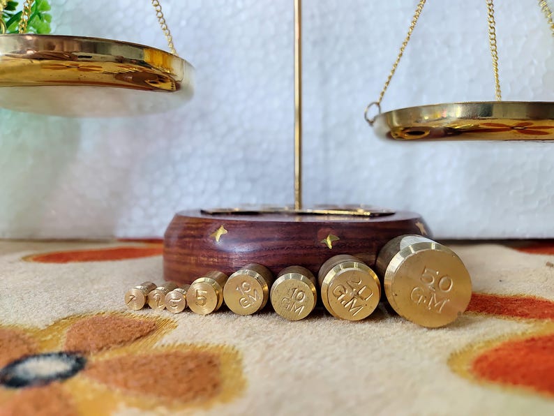 Vintage Brass Balance Scale With Weights – Apothecary Jeweler Decor ...