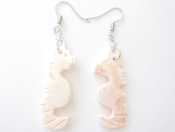 Carved Bone Bib Necklace, 16" Peach Vintage Boho Chok… - Gem