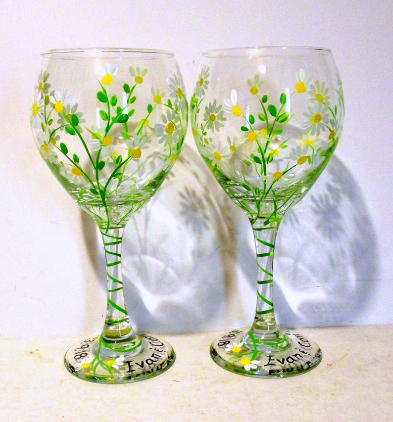 Dainty Daisies Hand Painted Wine Glasses Set of 2 - 20 Oz. Red Wine ...