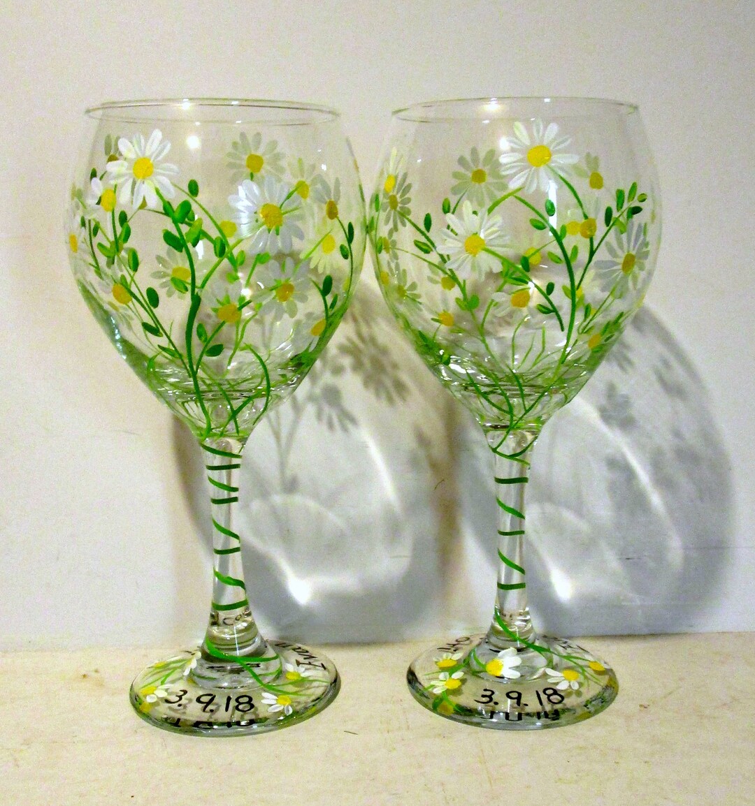 Dainty Daisies Hand Painted Wine Glasses Set of 2 - 20 Oz. Red Wine ...