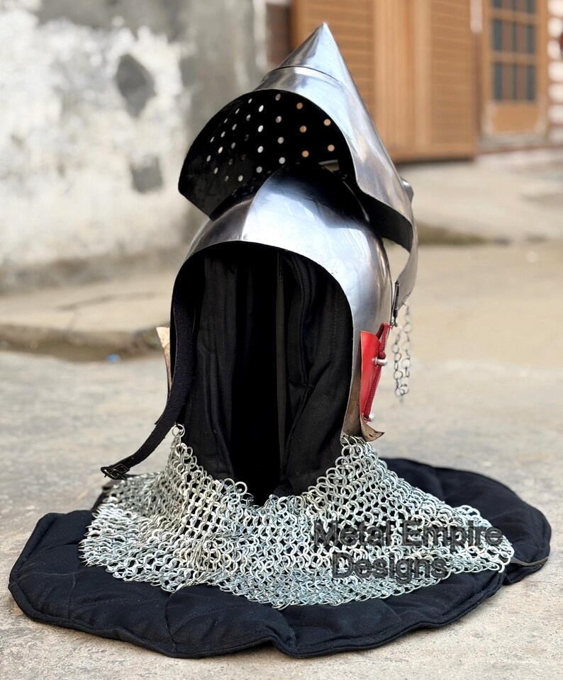 Medieval Knight Bascinet Helmet With Chainmail and Black Padded Liner ...