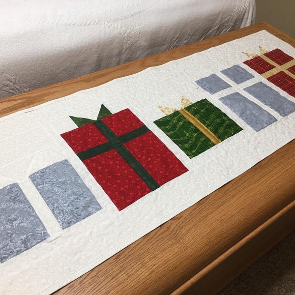 Christmas Present Table Runner Pattern - Etsy