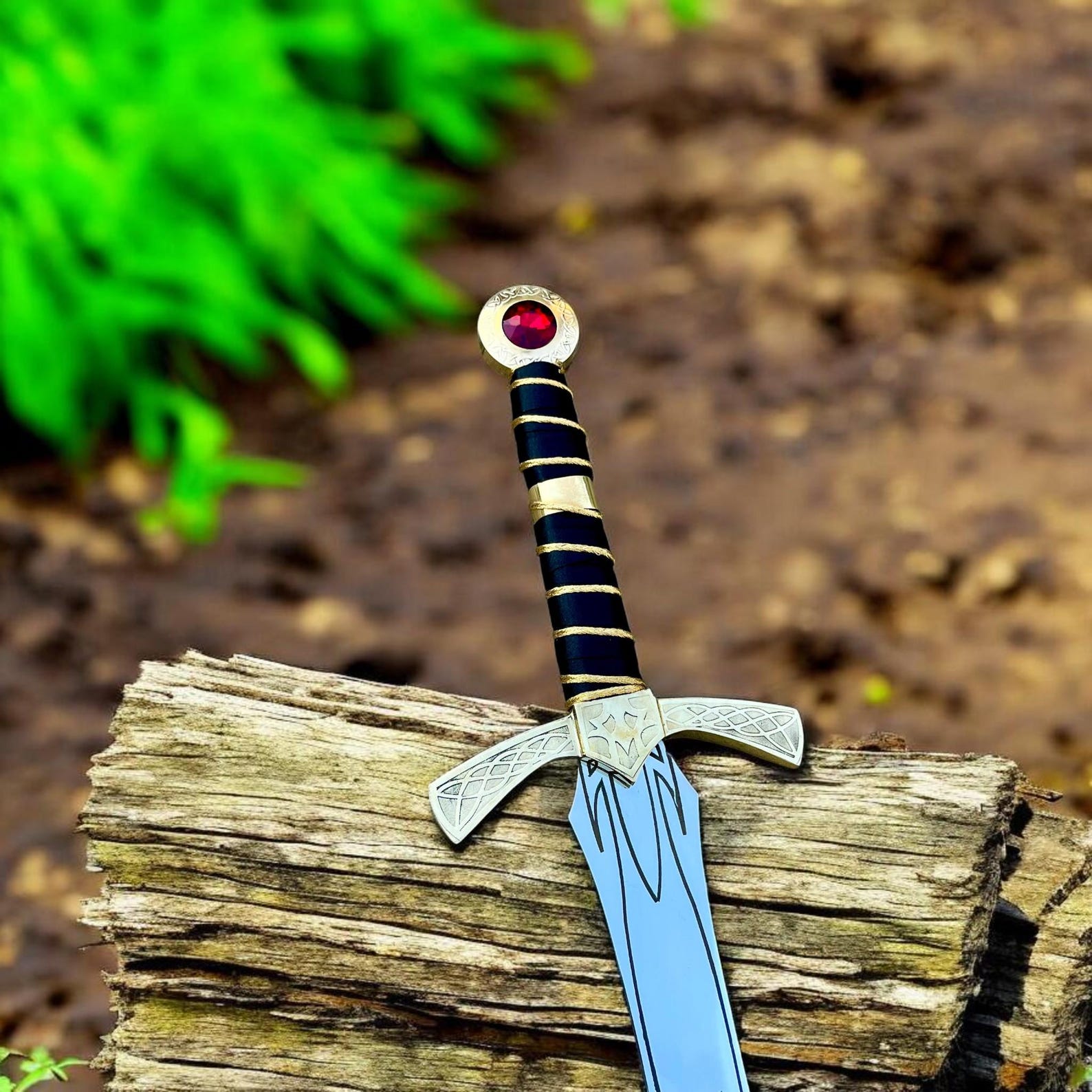 New Goldryn Throne of Glass Replica | Brass Guard, Etched Blade, Red ...