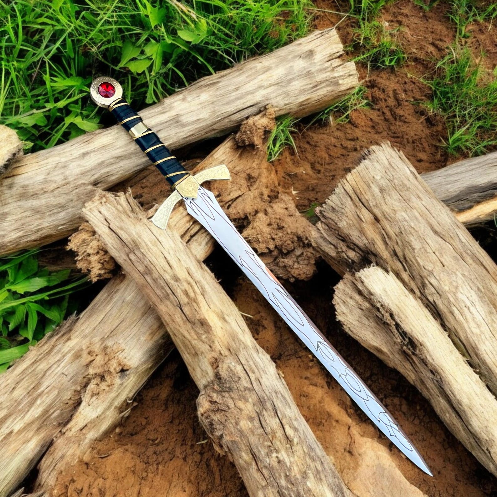 New Goldryn Throne of Glass Replica | Brass Guard, Etched Blade, Red ...