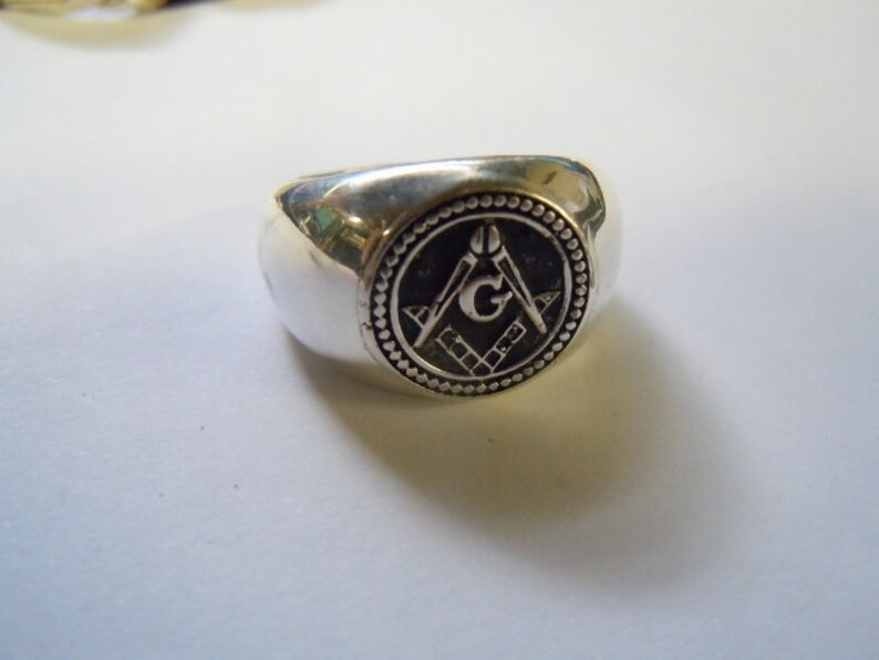 Masonic Ring With Round Emblem and Smooth Sides - Etsy